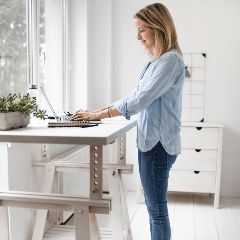 Using a Standing Desk Safely – Posture, Tips & Expert Advice